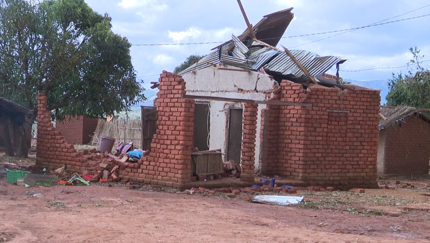 Mau tempo causa estragos em Niassa:Chuva acompanhada de ventos fortes ...